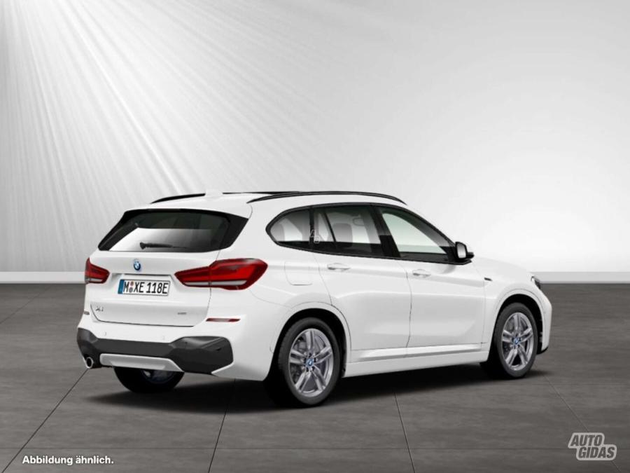 Balts BMW X1 2021 Kauņa, ar dzinēja tilpumu 1.50 L un nobraukumu 65 tūkst. km par 29726 €, foto 2 vietnē AUTOMOTO.COM.LV