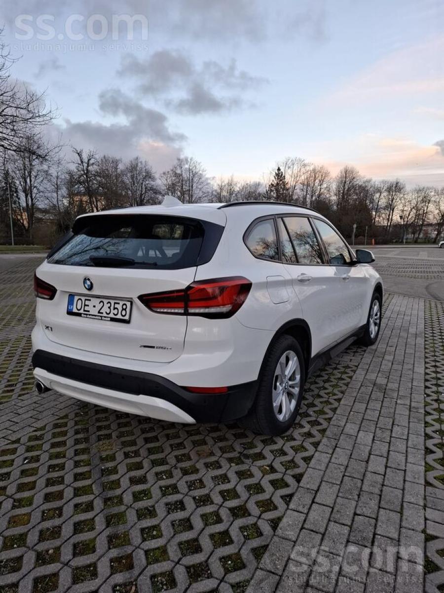 White BMW X1 2021 in Ventspils, with an engine capacity of 1.50 L and mileage of 160 thousand km for 24900 €, photo 5 on AUTOMOTO.COM.LV