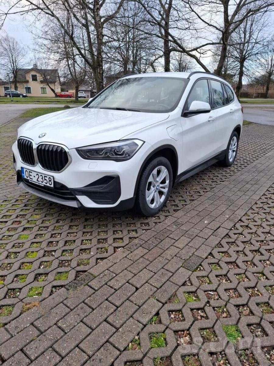 White BMW X1 2021 in Ventspils, with an engine capacity of 1.50 L and mileage of 160 thousand km for 24900 €, photo 6 on AUTOMOTO.COM.LV