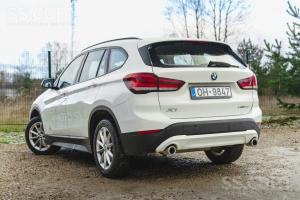 White BMW X1 2021 in Riga, with an engine capacity of 2.00 L and mileage of 252 thousand km for 20990 €, photo 4 on AUTOMOTO.COM.LV