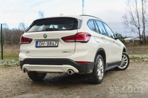 White BMW X1 2021 in Riga, with an engine capacity of 2.00 L and mileage of 252 thousand km for 20990 €, photo 6 on AUTOMOTO.COM.LV
