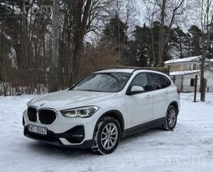 White BMW X1 2021 in Riga, with an engine capacity of 1.50 L and mileage of 30 thousand km for 25900 €, photo 2 on AUTOMOTO.COM.LV