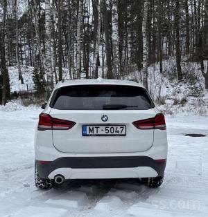 White BMW X1 2021 in Riga, with an engine capacity of 1.50 L and mileage of 30 thousand km for 25900 €, photo 5 on AUTOMOTO.COM.LV