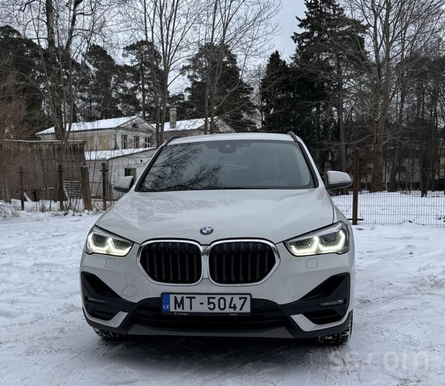 White BMW X1 2021 in Riga, with an engine capacity of 1.50 L and mileage of 30 thousand km for 25900 €, photo 8 on AUTOMOTO.COM.LV