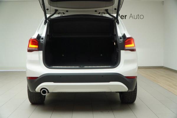 White BMW X1 2021 in Peetri, with an engine capacity of 1.50 L and mileage of 75 thousand km for 20950 €, photo 6 on AUTOMOTO.COM.LV