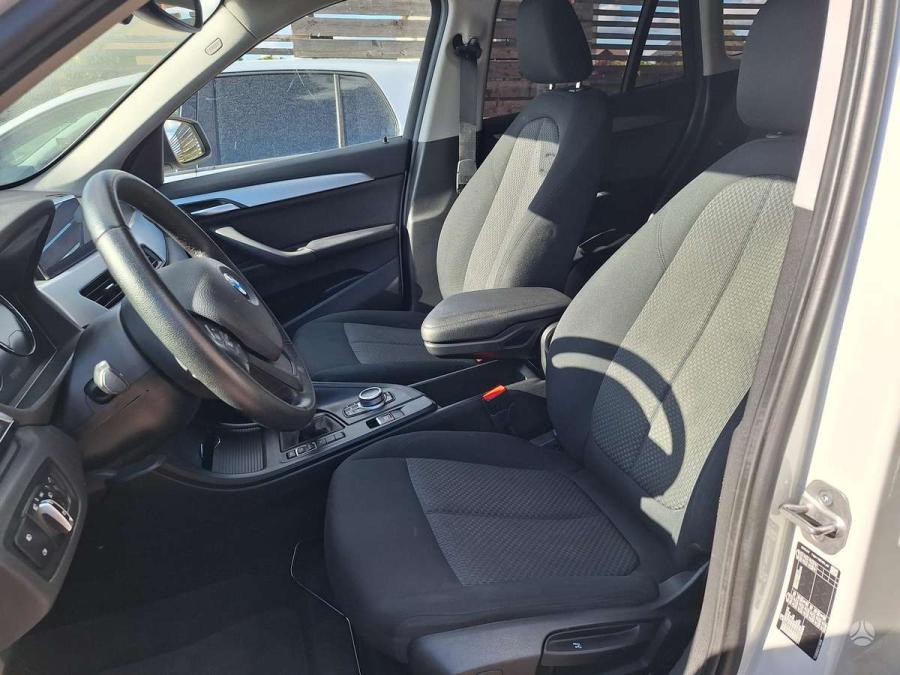 White BMW X1 2021 in Kaunas, with an engine capacity of 1.50 L and mileage of 78 thousand km for 14950 €, photo 11 on AUTOMOTO.COM.LV