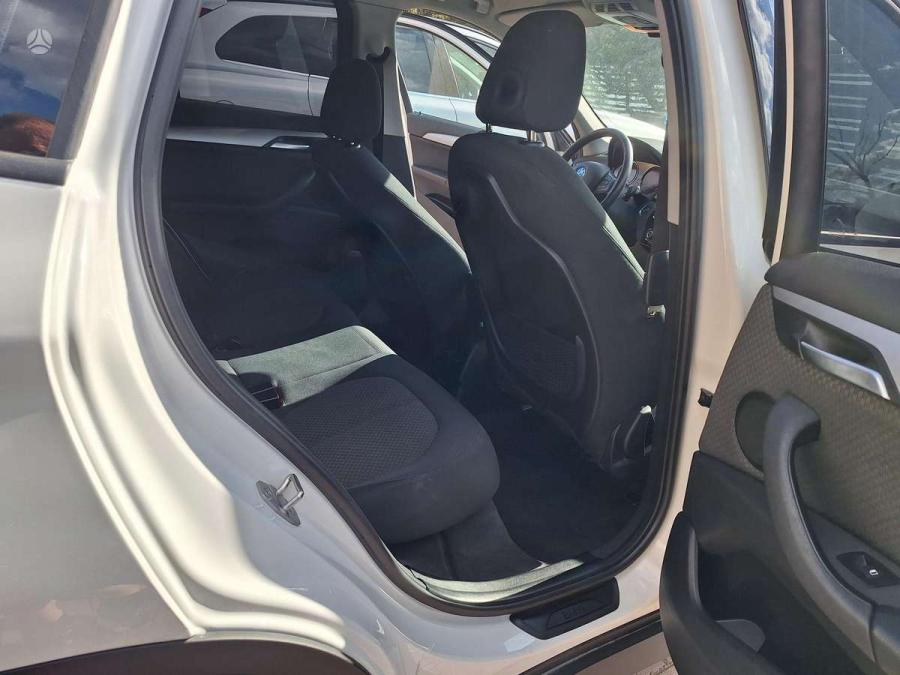 White BMW X1 2021 in Kaunas, with an engine capacity of 1.50 L and mileage of 78 thousand km for 14950 €, photo 15 on AUTOMOTO.COM.LV