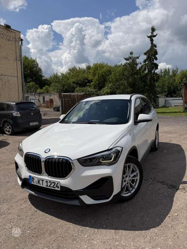Balts BMW X1 2021 Kauņa, ar dzinēja tilpumu 2.00 L un nobraukumu 300 tūkst. km par 14200 €, foto 3 vietnē AUTOMOTO.COM.LV