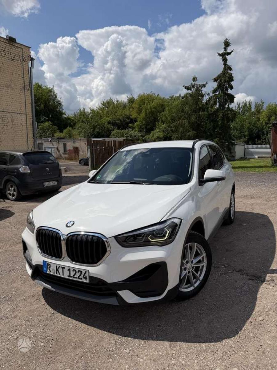Balts BMW X1 2021 Kauņa, ar dzinēja tilpumu 2.00 L un nobraukumu 300 tūkst. km par 14200 €, foto 4 vietnē AUTOMOTO.COM.LV