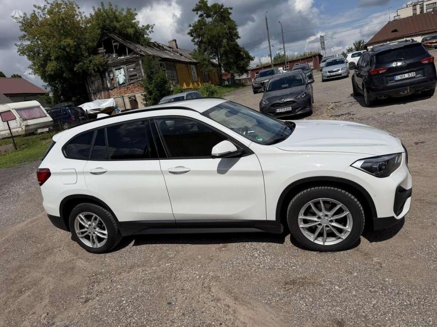 Balts BMW X1 2021 Kauņa, ar dzinēja tilpumu 2.00 L un nobraukumu 300 tūkst. km par 14200 €, foto 7 vietnē AUTOMOTO.COM.LV