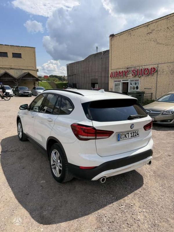 Balts BMW X1 2021 Kauņa, ar dzinēja tilpumu 2.00 L un nobraukumu 300 tūkst. km par 14200 €, foto 7 vietnē AUTOMOTO.COM.LV