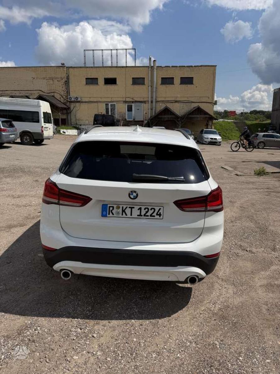 Balts BMW X1 2021 Kauņa, ar dzinēja tilpumu 2.00 L un nobraukumu 300 tūkst. km par 14200 €, foto 9 vietnē AUTOMOTO.COM.LV