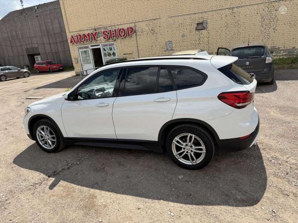 Balts BMW X1 2021 Kauņa, ar dzinēja tilpumu 2.00 L un nobraukumu 300 tūkst. km par 14200 €, foto 10 vietnē AUTOMOTO.COM.LV