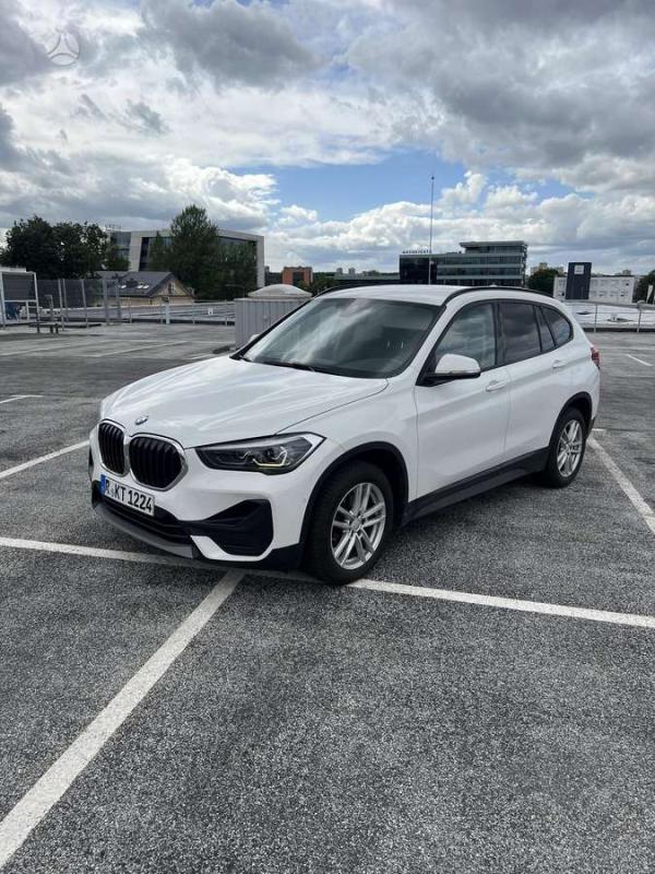 White BMW X1 2021 in Vilnius, with an engine capacity of 2.00 L and mileage of 290 thousand km for 14100 €, photo 1 on AUTOMOTO.COM.LV