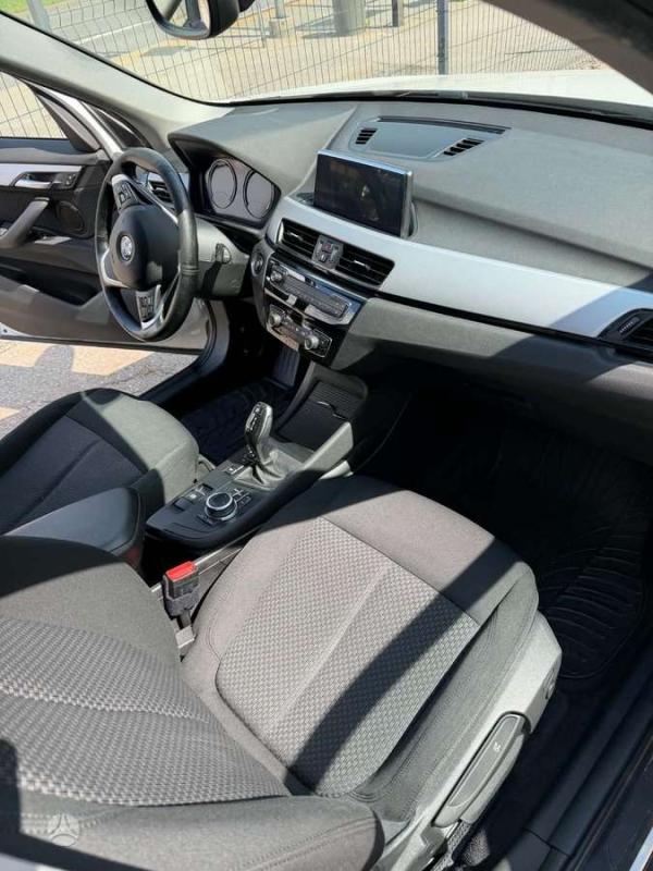 White BMW X1 2021 in Vilnius, with an engine capacity of 2.00 L and mileage of 290 thousand km for 14100 €, photo 5 on AUTOMOTO.COM.LV