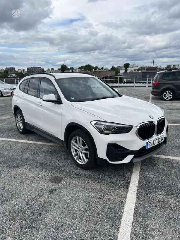 Белый БМВ Х1 2021 в Вильнюс, объемом двигателя 2.00 л и пробегом 290 тыс. км за 14950 €, фото 3 на AUTOMOTO.COM.LV