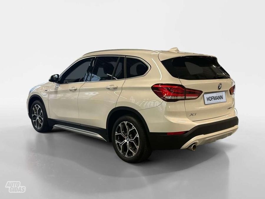 White BMW X1 2022 in Kaunas, with an engine capacity of 1.50 L and mileage of 91 thousand km for 27972 €, photo 5 on AUTOMOTO.COM.LV