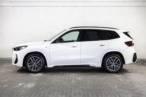 White BMW X1 2022 in Vilnius, with an engine capacity of 1.50 L and mileage of 65 thousand km for 36441 €, photo 4 on AUTOMOTO.COM.LV