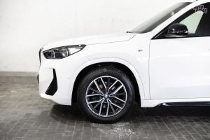 White BMW X1 2022 in Vilnius, with an engine capacity of 1.50 L and mileage of 65 thousand km for 36441 €, photo 5 on AUTOMOTO.COM.LV