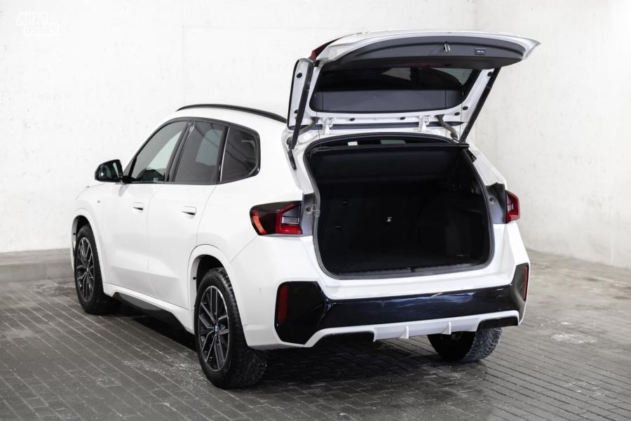 White BMW X1 2022 in Vilnius, with an engine capacity of 1.50 L and mileage of 65 thousand km for 36441 €, photo 35 on AUTOMOTO.COM.LV