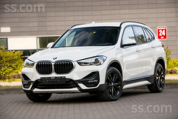 White BMW X1 2022 in Riga, with an engine capacity of 2.00 L and mileage of 0 thousand km for 19400 €, photo 1 on AUTOMOTO.COM.LV