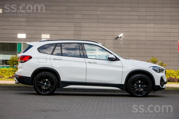 White BMW X1 2022 in Riga, with an engine capacity of 2.00 L and mileage of 0 thousand km for 19400 €, photo 7 on AUTOMOTO.COM.LV