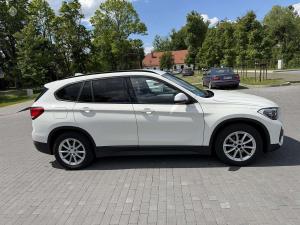 White BMW X1 2022 in Kaunas, with an engine capacity of 2.00 L and mileage of 290 thousand km for 13800 €, photo 5 on AUTOMOTO.COM.LV