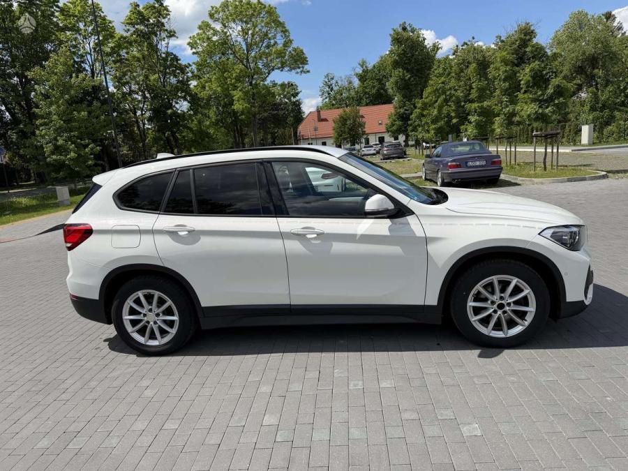 White BMW X1 2022 in Kaunas, with an engine capacity of 2.00 L and mileage of 290 thousand km for 13800 €, photo 5 on AUTOMOTO.COM.LV
