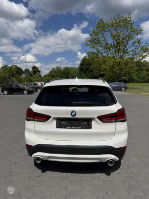 White BMW X1 2022 in Kaunas, with an engine capacity of 2.00 L and mileage of 290 thousand km for 13800 €, photo 9 on AUTOMOTO.COM.LV