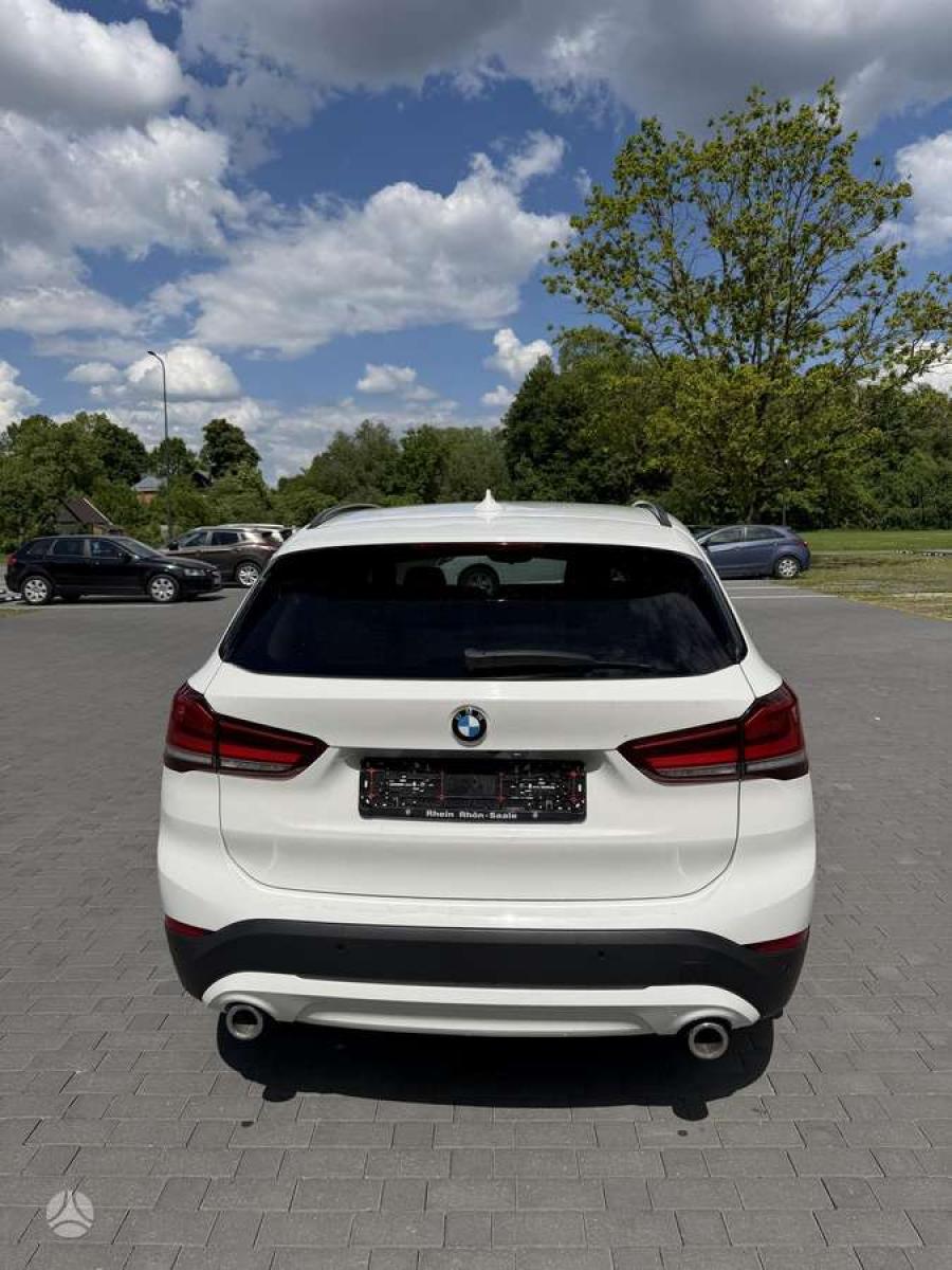 White BMW X1 2022 in Kaunas, with an engine capacity of 2.00 L and mileage of 290 thousand km for 13800 €, photo 9 on AUTOMOTO.COM.LV