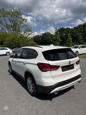 White BMW X1 2022 in Kaunas, with an engine capacity of 2.00 L and mileage of 290 thousand km for 13800 €, photo 10 on AUTOMOTO.COM.LV
