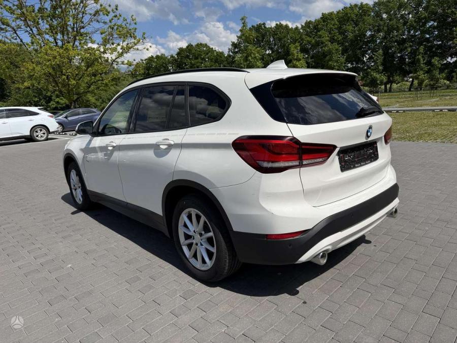 White BMW X1 2022 in Kaunas, with an engine capacity of 2.00 L and mileage of 290 thousand km for 13800 €, photo 11 on AUTOMOTO.COM.LV