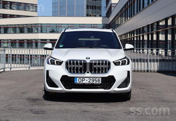 White BMW X1 2022 in Riga, with an engine capacity of 2.00 L and mileage of 57 thousand km for 34980 €, photo 2 on AUTOMOTO.COM.LV
