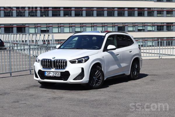 White BMW X1 2022 in Riga, with an engine capacity of 2.00 L and mileage of 57 thousand km for 34980 €, photo 3 on AUTOMOTO.COM.LV