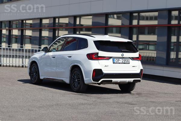 White BMW X1 2022 in Riga, with an engine capacity of 2.00 L and mileage of 57 thousand km for 34980 €, photo 4 on AUTOMOTO.COM.LV
