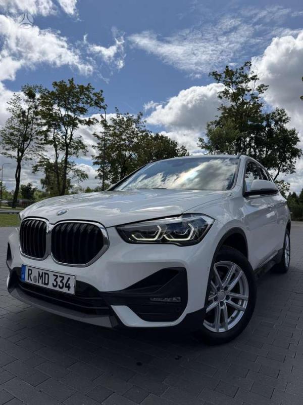 White BMW X1 2022 in Kaunas, with an engine capacity of 2.00 L and mileage of 296 thousand km for 14850 €, photo 5 on AUTOMOTO.COM.LV