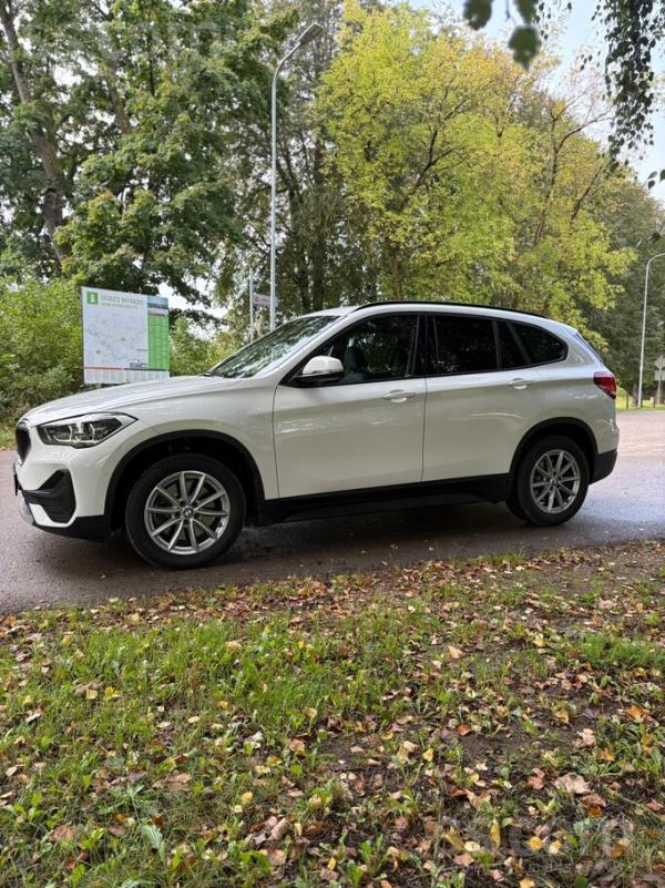 White BMW X1 2022 in Riga, with an engine capacity of 2.00 L and mileage of 171 thousand km for 20000 €, photo 9 on AUTOMOTO.COM.LV