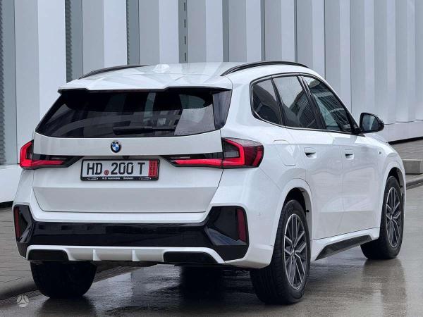 White BMW X1 2023 in Vilnius, with an engine capacity of 2.00 L and mileage of 215 thousand km for 28500 €, photo 4 on AUTOMOTO.COM.LV