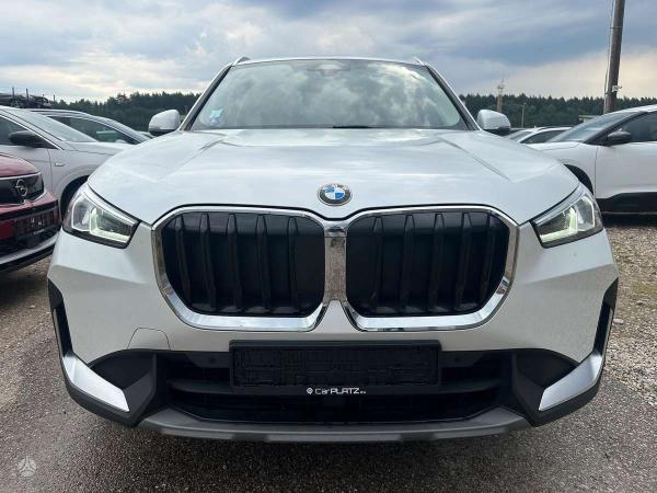 White BMW X1 2023 in Vilnius, with an engine capacity of 1.50 L and mileage of 178 thousand km for 24900 €, photo 3 on AUTOMOTO.COM.LV