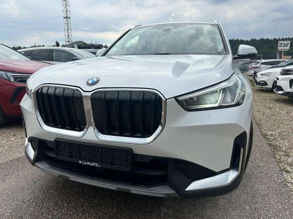 White BMW X1 2023 in Vilnius, with an engine capacity of 1.50 L and mileage of 178 thousand km for 24900 €, photo 4 on AUTOMOTO.COM.LV