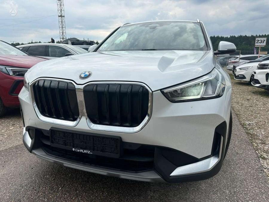 White BMW X1 2023 in Vilnius, with an engine capacity of 1.50 L and mileage of 178 thousand km for 24900 €, photo 5 on AUTOMOTO.COM.LV