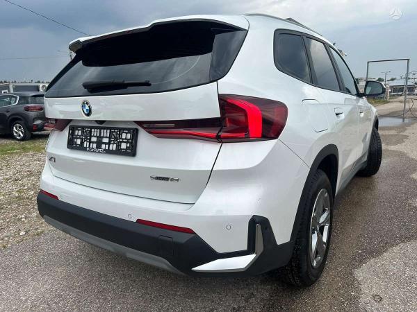 White BMW X1 2023 in Vilnius, with an engine capacity of 1.50 L and mileage of 178 thousand km for 24900 €, photo 6 on AUTOMOTO.COM.LV
