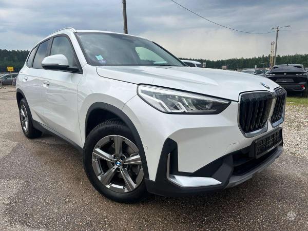 White BMW X1 2023 in Vilnius, with an engine capacity of 1.50 L and mileage of 178 thousand km for 24900 €, photo 7 on AUTOMOTO.COM.LV
