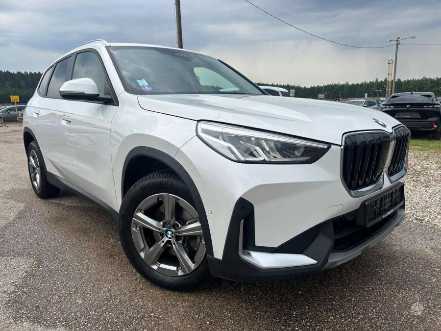 White BMW X1 2023 in Vilnius, with an engine capacity of 1.50 L and mileage of 178 thousand km for 24900 €, photo 8 on AUTOMOTO.COM.LV
