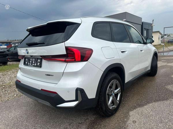 White BMW X1 2023 in Vilnius, with an engine capacity of 1.50 L and mileage of 178 thousand km for 24900 €, photo 8 on AUTOMOTO.COM.LV