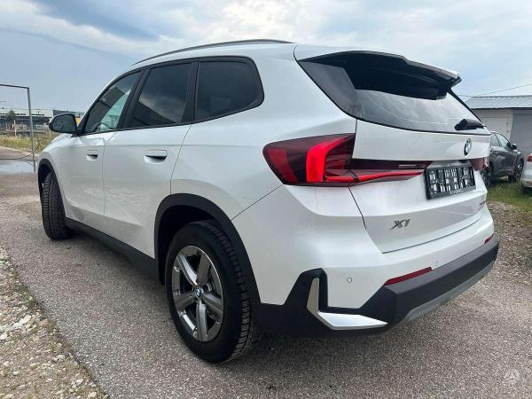 White BMW X1 2023 in Vilnius, with an engine capacity of 1.50 L and mileage of 178 thousand km for 24900 €, photo 9 on AUTOMOTO.COM.LV