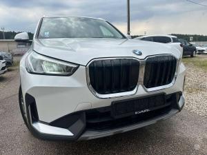 White BMW X1 2023 in Vilnius, with an engine capacity of 1.50 L and mileage of 178 thousand km for 24900 €, photo 13 on AUTOMOTO.COM.LV
