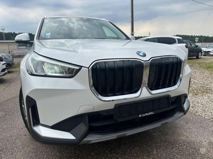 White BMW X1 2023 in Vilnius, with an engine capacity of 1.50 L and mileage of 178 thousand km for 24900 €, photo 13 on AUTOMOTO.COM.LV