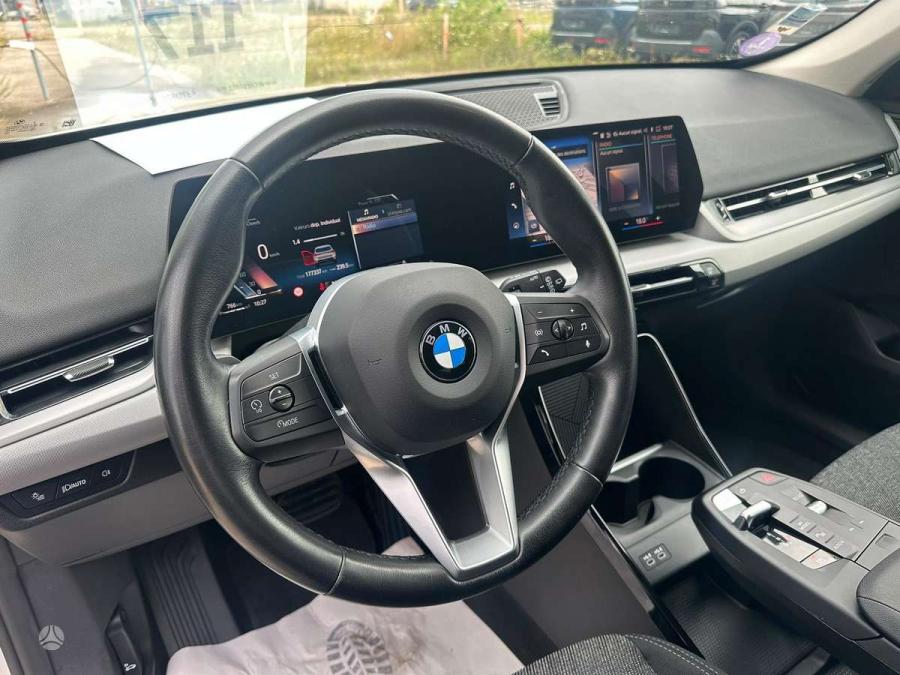 White BMW X1 2023 in Vilnius, with an engine capacity of 1.50 L and mileage of 178 thousand km for 24900 €, photo 17 on AUTOMOTO.COM.LV