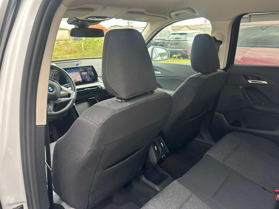 White BMW X1 2023 in Vilnius, with an engine capacity of 1.50 L and mileage of 178 thousand km for 24900 €, photo 19 on AUTOMOTO.COM.LV